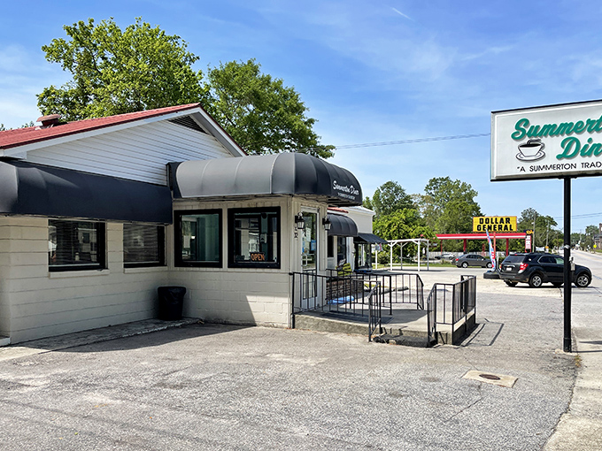 The unassuming exterior of Summerton Diner stands as proof that culinary treasures often hide in plain sight. "A Summerton Tradition" indeed.