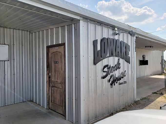 The unassuming fa&ccedil;ade of Lowake Steak House stands like a beef temple in the Texas plains. Pickup trucks flank the entrance, their drivers soon to be converts.