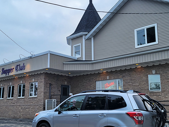 The unassuming brick facade of Black Otter Supper Club hides culinary treasures within. Like finding a Rolex in your grandpa's sock drawer, this place delivers unexpected delights.