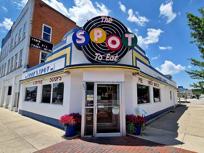 The retro fa&ccedil;ade of The Spot stands like a time machine on Sidney's corner, its colorful vintage sign promising comfort food salvation to hungry travelers.