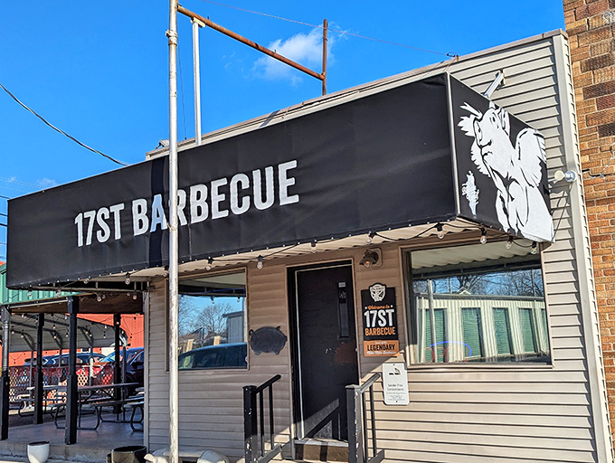 The unassuming exterior of 17th Street Barbecue stands like a smoke-scented beacon in Murphysboro, promising carnivorous delights within those humble walls.