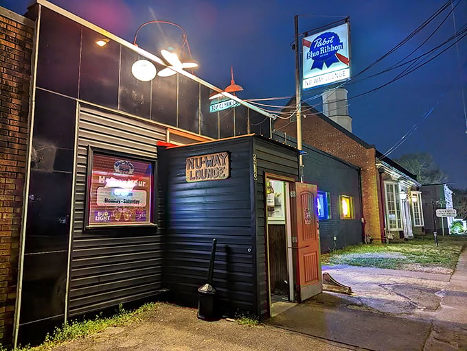 The unassuming exterior of Nu-Way Lounge hides culinary greatness like a superhero's secret identity. That Pabst sign isn't retro chic&mdash;it's authentically unchanged.