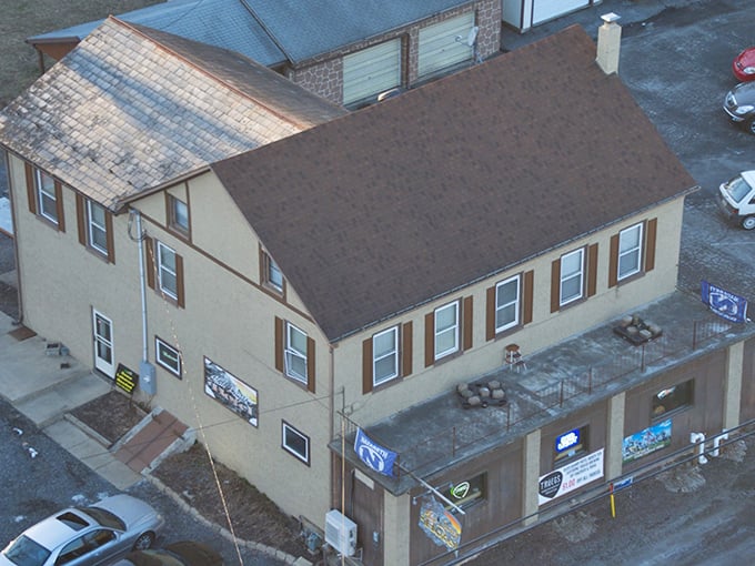 The unassuming yellow exterior of Slate Quarry Hotel stands like a culinary beacon in Nazareth. This humble building houses smoky treasures worth the drive from anywhere in Pennsylvania.