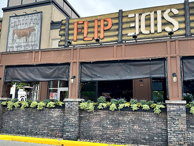 Flip Side's exterior blends seamlessly into Easton Town Center's upscale vibe, while promising something more substantial than mere shopping fuel. 