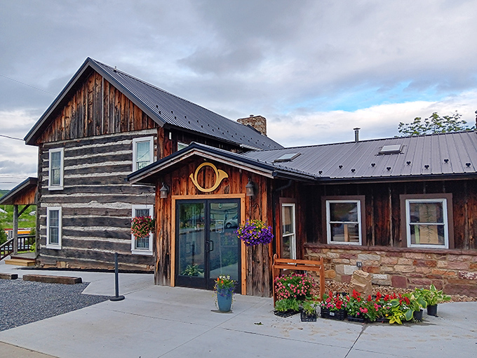 This isn't just a restaurant, it's a time machine. Horn O Plenty's log cabin exterior blends pioneer charm with modern hospitality, complete with colorful flower baskets that practically sing "welcome."
