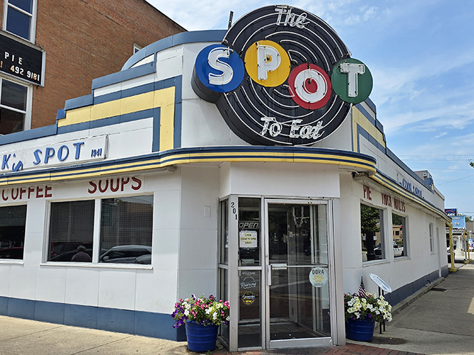 The retro fa&ccedil;ade of The Spot stands like a time machine on Sidney's corner, its colorful vintage sign promising comfort food salvation to hungry travelers.