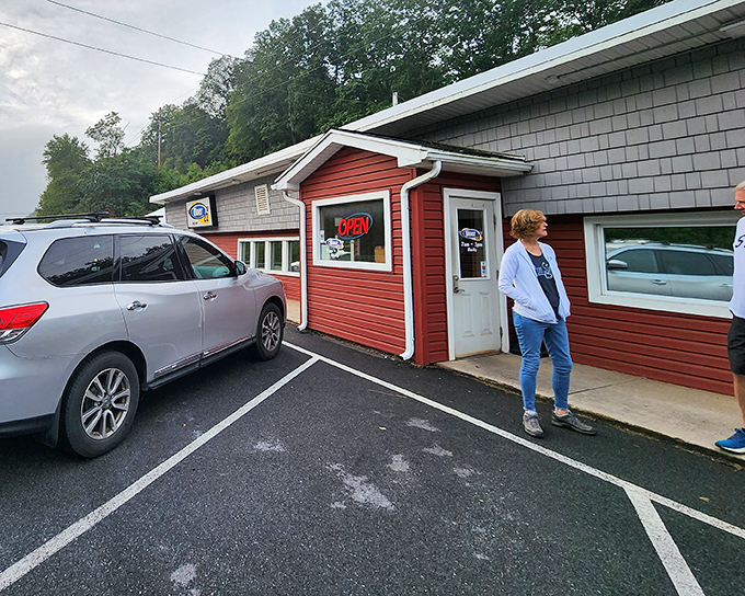 The iconic red exterior of Diner 22 beckons hungry travelers like a lighthouse for the breakfast-deprived. That neon "OPEN" sign might as well say "salvation ahead."