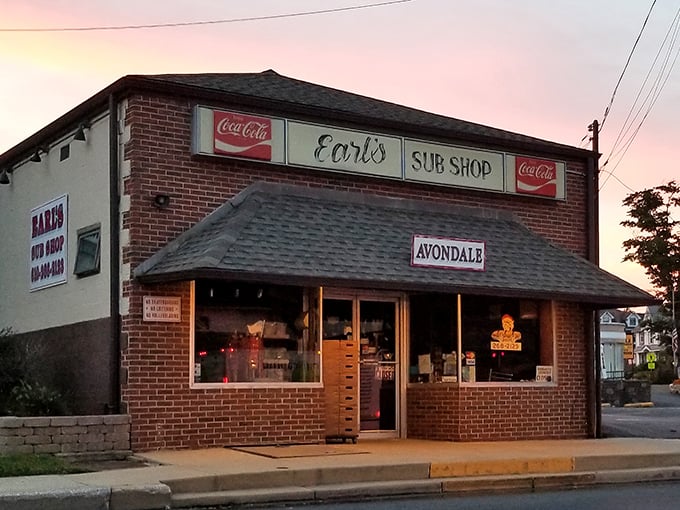 The unassuming brick fa&ccedil;ade of Earl's Sub Shop stands as a beacon to sandwich aficionados. No fancy frills, just the promise of honest-to-goodness deliciousness inside.