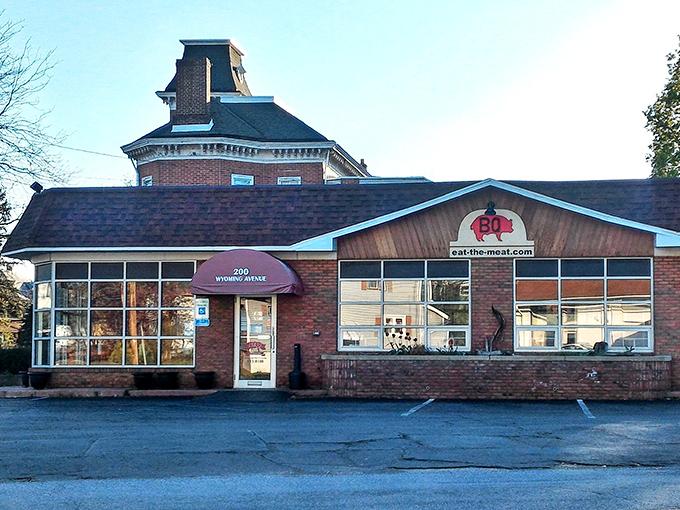 The unassuming brick exterior of B3Q Smokehouse & Pub proves once again that the best barbecue joints don't waste energy on fancy facades when there's meat to be smoked.