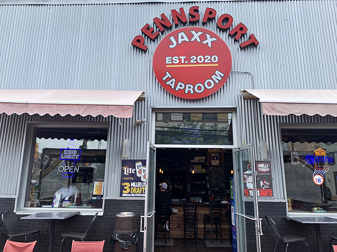 The corrugated metal exterior of Jaxx screams "no-nonsense Philly joint" &ndash; where the focus is on what's inside, not architectural showboating.