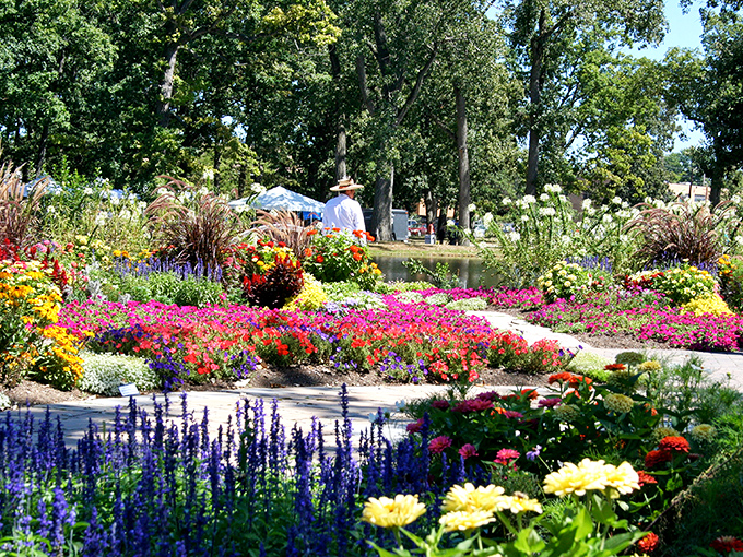 A symphony of colors greets visitors at Wellfield's annual gardens, where nature shows off like it's auditioning for a botanical Broadway show. 