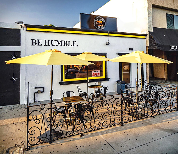 The beacon of simplicity amid LA's flashy food scene. Yellow umbrellas and that straightforward "FRIED CHICKEN" sign say everything you need to know.