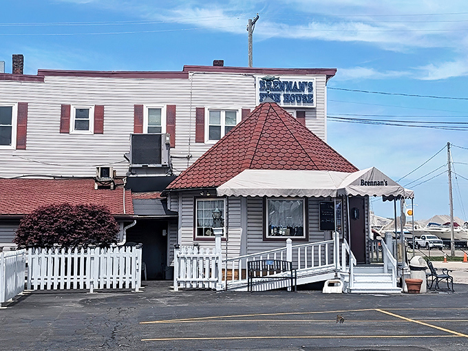 The white picket fence isn't just charming decor&mdash;it's holding back the crowds who've caught wind of Grand River's seafood sanctuary.