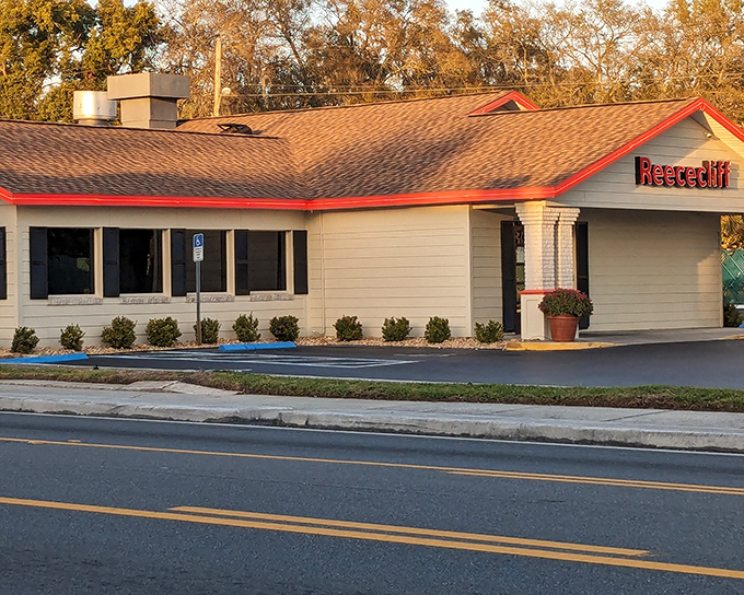 Those rocking chairs aren't just for show&mdash;they're for the inevitable wait when half of Lakeland decides they need pancakes at the same time.