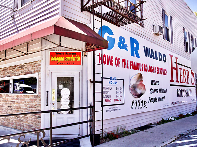 The unassuming exterior of G & R Tavern proudly announces its claim to fame. Bologna has never been so aspirational!