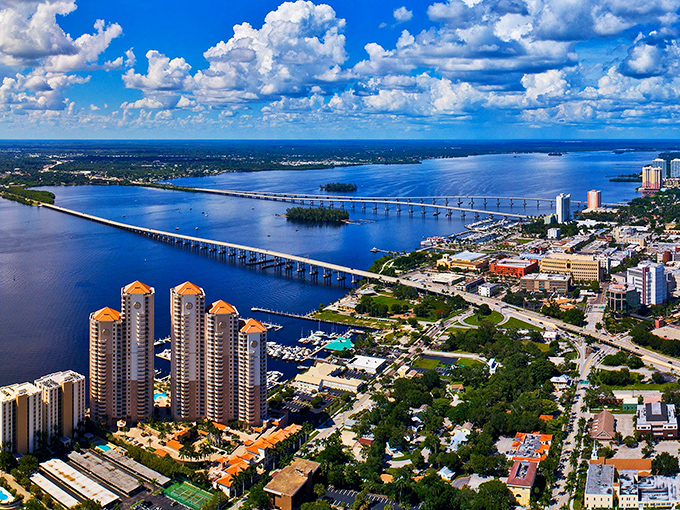 Fort Myers Beach dazzles with its colorful buildings and pristine shoreline. Paradise doesn't need a dress code&mdash;flip-flops are the only footwear required here.