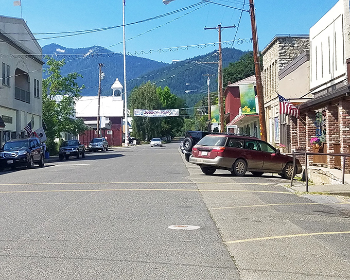 Downtown Etna welcomes you with mountain-framed simplicity. Where traffic jams mean three cars at the stop sign and everyone waves.