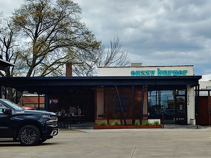 That turquoise sign isn't just marking a restaurant &ndash; it's announcing the arrival of burger greatness in Richmond.