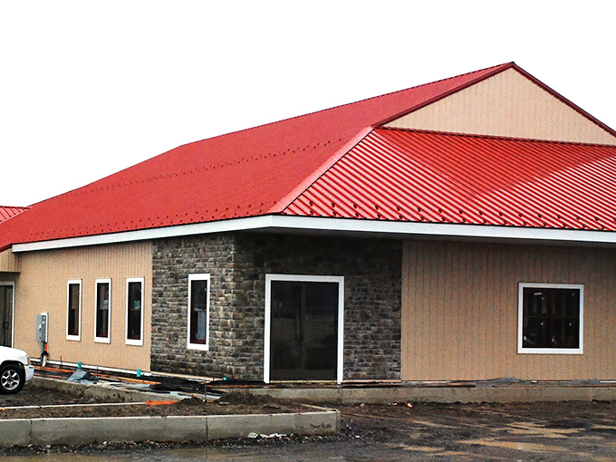 Nova's distinctive red roof serves as a beacon for treasure hunters, like a lighthouse guiding bargain-seeking ships to safe harbor.