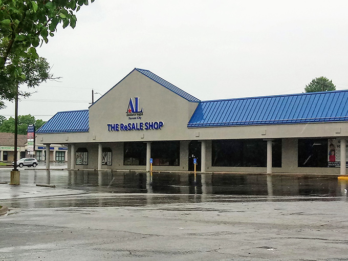 The blue-roofed treasure chest of Gladstone beckons with its unassuming exterior. Who knew retail paradise could hide behind such a modest fa&ccedil;ade?