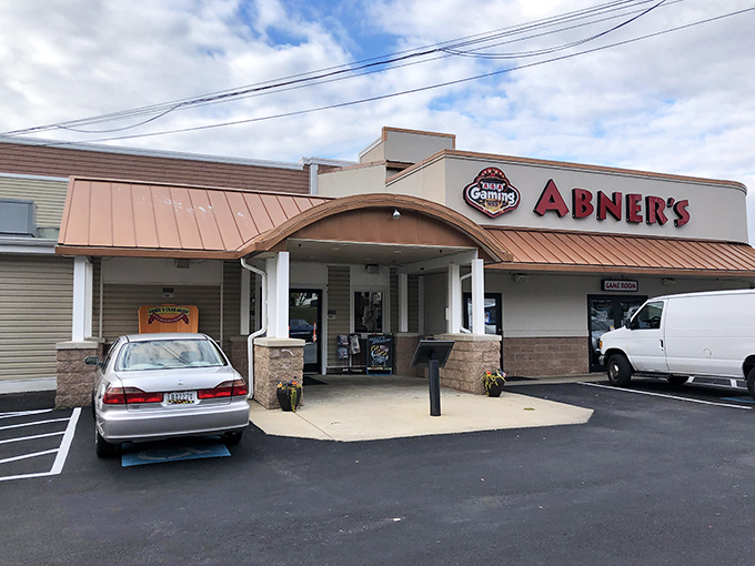 Abner's welcoming exterior doesn't scream "seafood paradise," but that red sign might as well say "abandon diets, all ye who enter here."