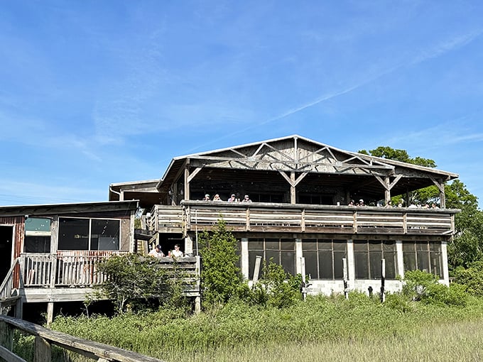 The architectural equivalent of "don't judge a book by its cover." This weathered shack houses seafood treasures that would make Neptune himself swim upstream.