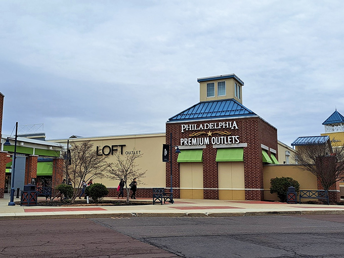 The shopping equivalent of heaven's gates&mdash;covered walkways protect your precious purchases from Pennsylvania's unpredictable weather while you hunt for the next bargain.