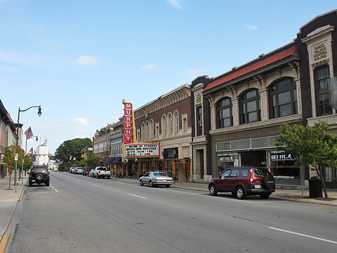 Wilmington's historic downtown feels like a movie set where time decided to take a leisurely coffee break. That iconic clock has witnessed more town gossip than a hairdresser on Saturday morning.