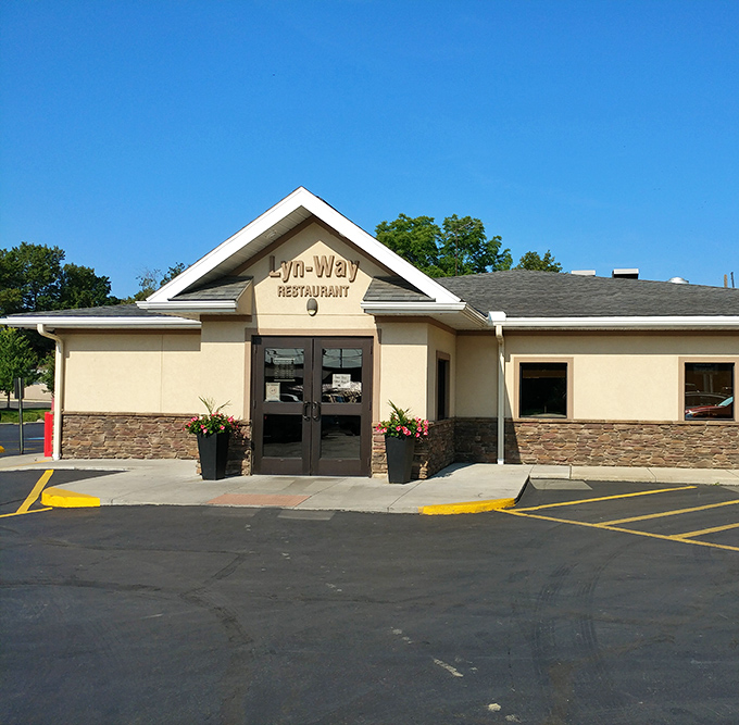 The unassuming exterior of Lyn-Way Restaurant proves that culinary treasures often hide in plain sight. Like a delicious secret waiting to be discovered.