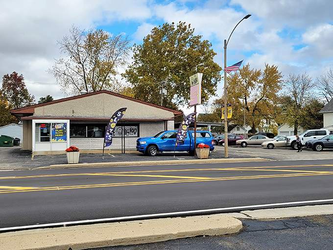 The unassuming exterior of Igloo Diner in Peru, Illinois &ndash; proof that culinary treasures often hide behind the most modest facades.
