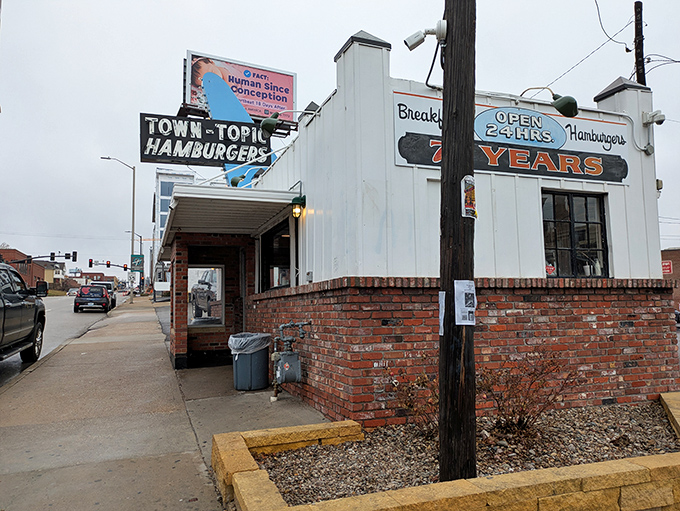 The blue arrow sign beckons like a neon North Star, guiding hungry pilgrims to this temple of timeless American comfort food.