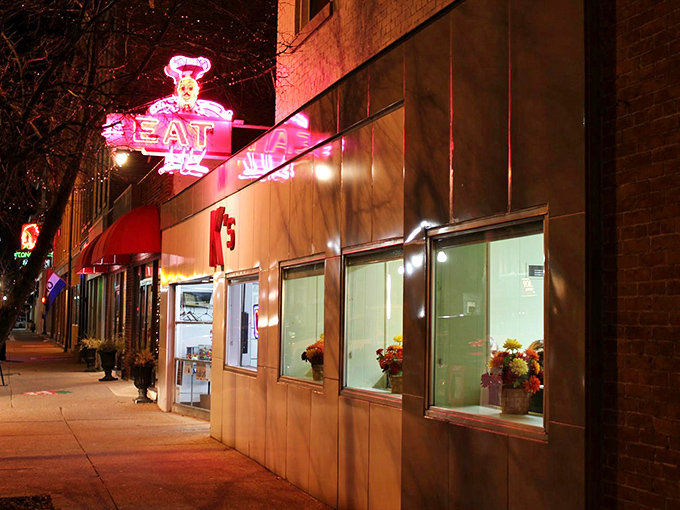 That iconic "EAT" sign isn't just a suggestion&mdash;it's the best advice you'll get all day. K's white-tiled exterior has been beckoning hungry travelers for generations.