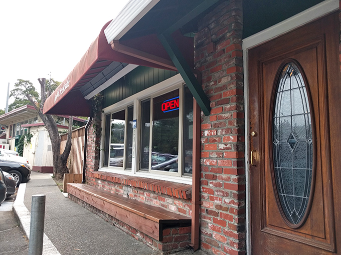 The unassuming exterior of Hank's Creekside belies the breakfast magic happening inside. Like finding a treasure map disguised as a gas station receipt.