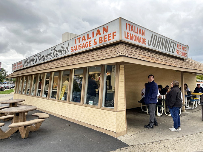 The yellow-brick fortress of beef worship stands unassuming yet magnetic, drawing devoted pilgrims to its outdoor tables like a culinary Stonehenge.