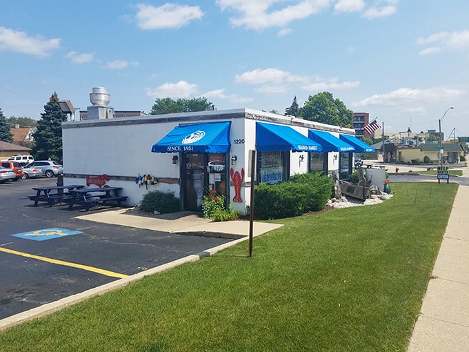 The unassuming exterior of Don's Dock is like finding a paperback bestseller in plain wrapping&mdash;modest on the outside, but pure gold within.
