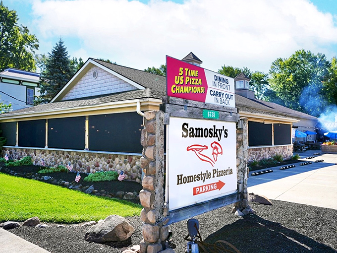 The unassuming exterior of Samosky's proudly announces its pizza pedigree with that eye-catching "5 Time US Pizza Champions" banner. Pizza royalty in disguise!