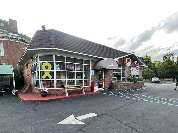 The unassuming brick exterior of B3Q Smokehouse & Pub proves once again that the best barbecue joints don't waste energy on fancy facades when there's meat to be smoked.