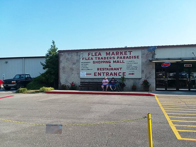 The unassuming entrance to treasure-hunting heaven. That red awning might as well be a welcome mat to your next great find.