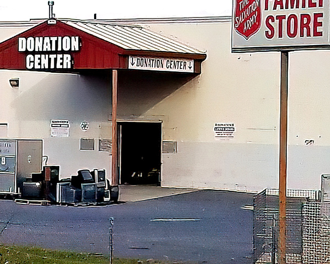 The unassuming entrance to treasure-hunting paradise. Like a speakeasy for bargain hunters, this modest facade hides a wonderland of possibilities inside.