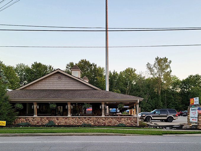 The unassuming exterior of Samosky's proudly announces its pizza pedigree with that eye-catching "5 Time US Pizza Champions" banner. Pizza royalty in disguise!