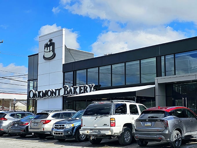 The unassuming exterior of Oakmont Bakery belies the sugar-fueled wonderland waiting inside. Pennsylvania's temple of temptation sits quietly, plotting delicious revenge against your willpower.