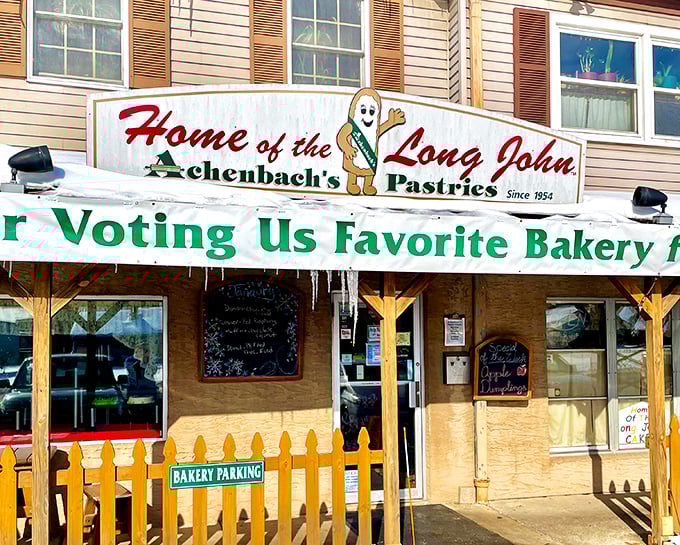 The cheerful facade of Achenbach's proudly announces its specialty with a cartoon mascot that's been welcoming carb enthusiasts since 1954.