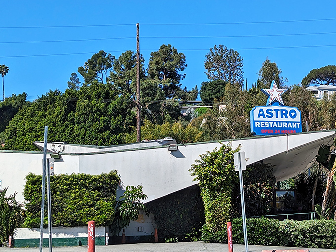 That distinctive star sign beckons like a beacon of breakfast hope in Silver Lake's culinary constellation.