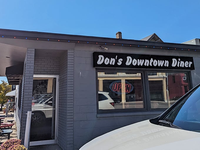 The unassuming exterior of Don's Downtown Diner proves once again that culinary treasures often hide in plain sight, waiting for hungry explorers to discover them.