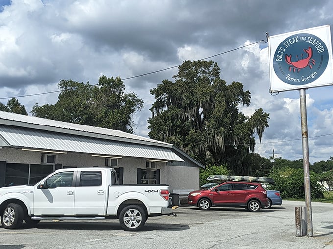 The unassuming exterior with "FRESH SHRIMP" painted in bold red letters is the culinary equivalent of a poker player holding a royal flush.