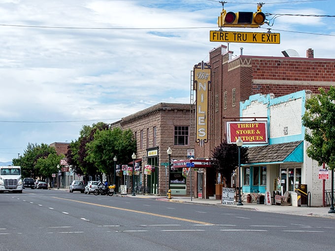 Main Street Alturas offers that rarest of California luxuries&mdash;room to breathe. No traffic jams here, just blue skies and mountain views.