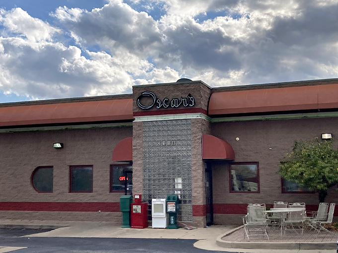 Oscar's exterior doesn't need neon fireworks to announce its greatness&mdash;that tan and burgundy building quietly promises breakfast nirvana awaits inside.