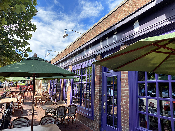 The twilight glow transforms Southside 815's brick façade into a beacon of Southern comfort. Those bistro tables practically whisper, "Sit a spell, won't you?"