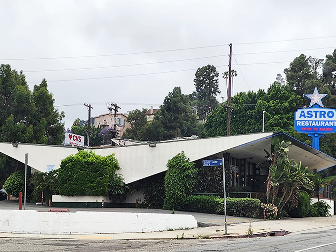 That distinctive star sign beckons like a beacon of breakfast hope in Silver Lake's culinary constellation.