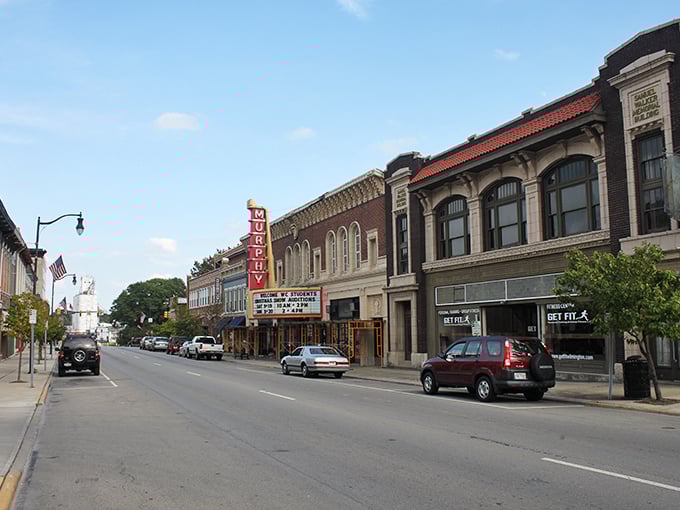 Wilmington's historic downtown feels like a movie set where time decided to take a leisurely coffee break. That iconic clock has witnessed more town gossip than a hairdresser on Saturday morning.